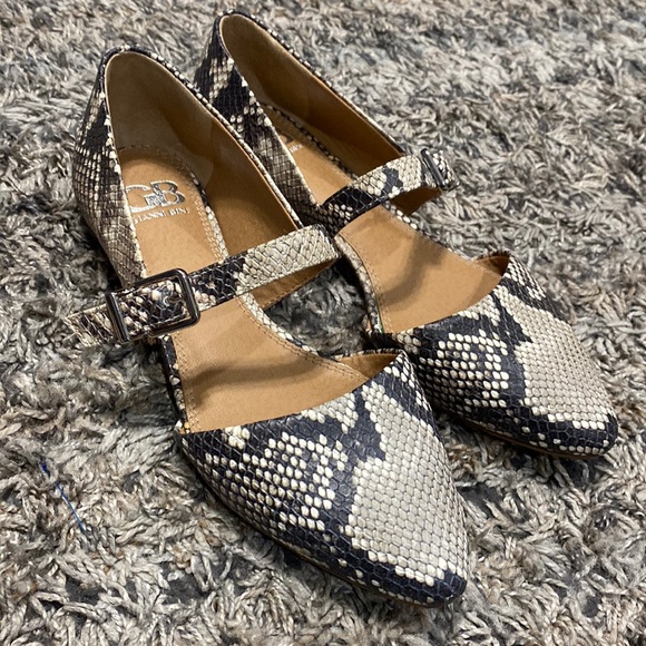 Gianni Bini | Shoes | Gianni Bini Flat Mary Jane Pointed Toe Shoes Size ...